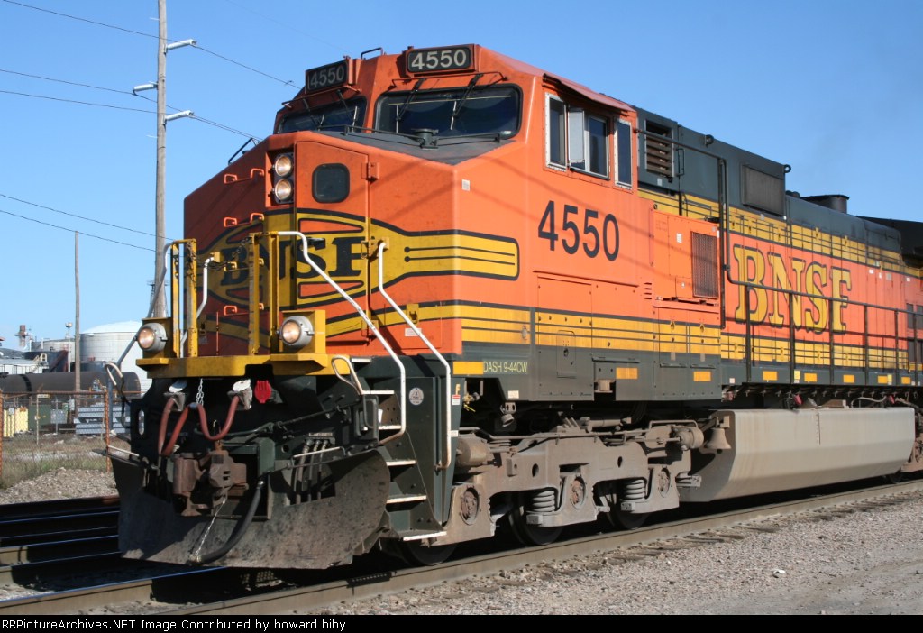 BNSF 4550 crosses North Guthrie Ave